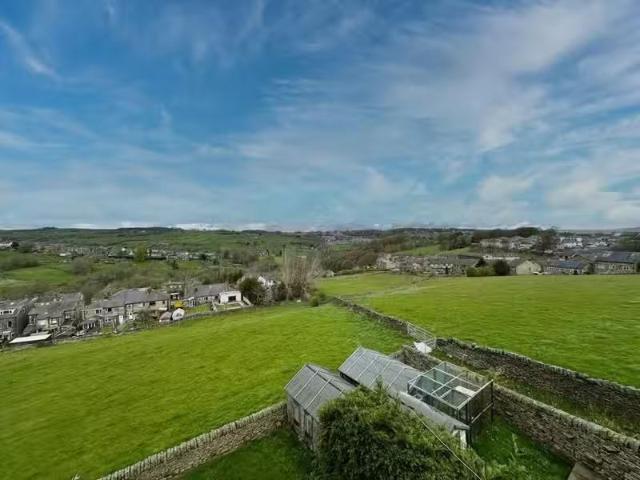 3 bedroom semi detached house for rent in Hebden Road, Haworth.