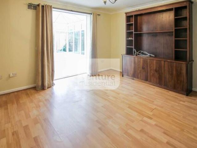 3 bedroom semi detached house for rent in Hedley Rise, Luton, LU2