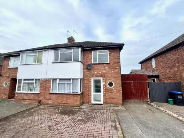 3 bedroom semi detached house for rent in Helmsdale Road, Leam.