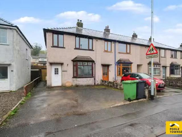 3 bedroom semi detached house for rent in Helmside Road Oxenho.