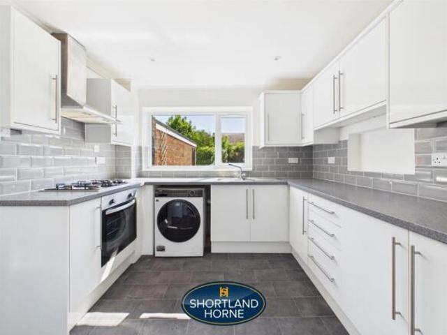3 bedroom semi detached house for rent in Hexworthy Avenue, Styvechale Grange, Coventry, CV3