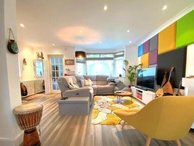 3 Bedroom Semi detached House For Rent In High Barnet