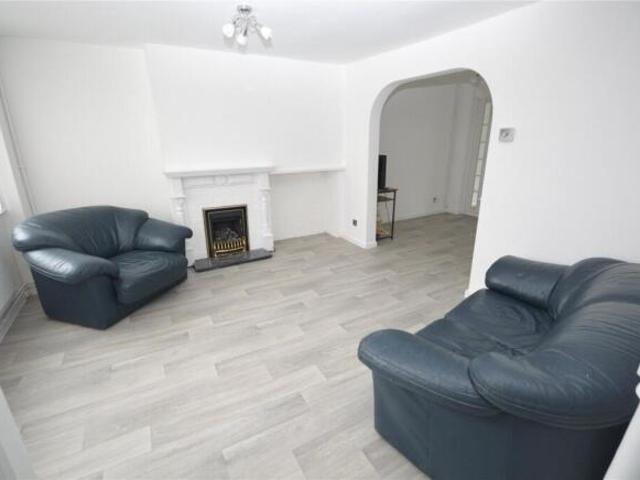 3 bedroom semi detached house for rent in High Beech Road, Luton, Bedfordshire, LU3