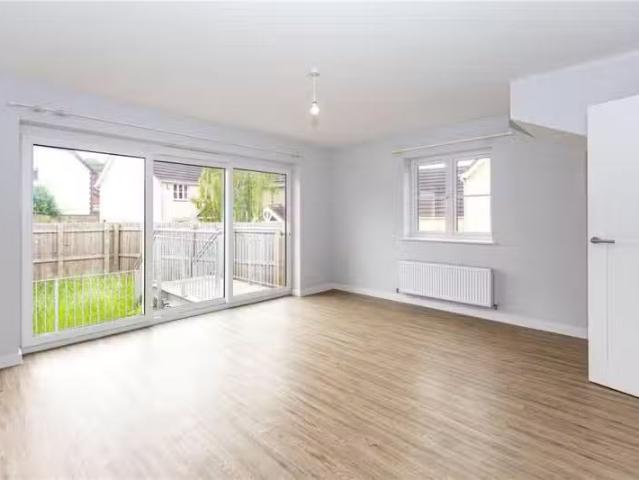 3 bedroom semi detached house for rent in High Street, Winford.