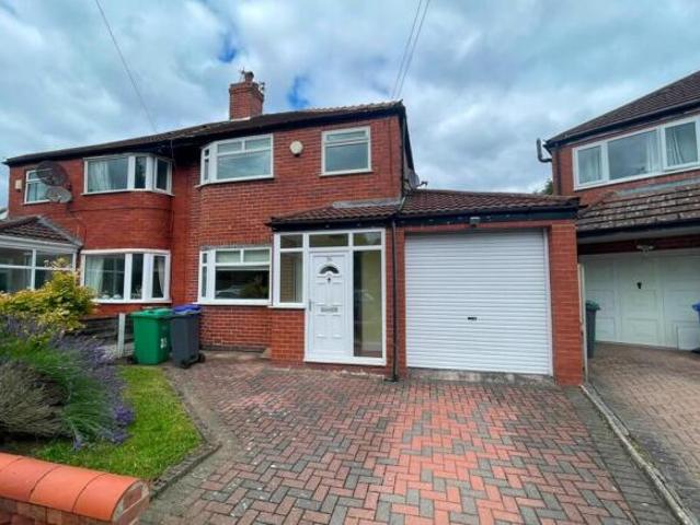 3 bedroom semi detached house for rent in Highbank Drive, East Didsbury, M20