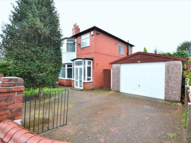 3 bedroom semi detached house for rent in Highfield Drive, Manchester, M27