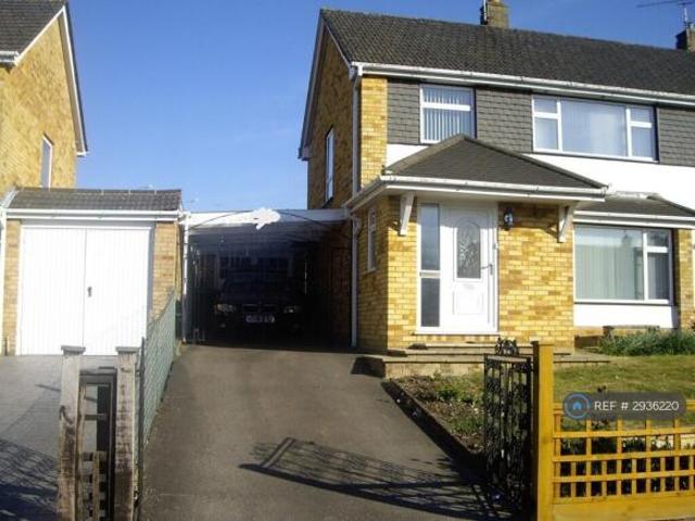 3 bedroom semi detached house for rent in Hildens Drive, Reading, RG31
