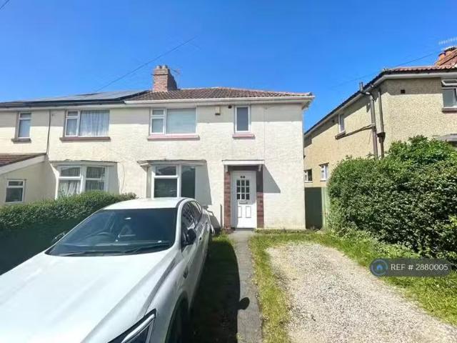 3 bedroom semi detached house for rent in Hill Crest, Bristol.