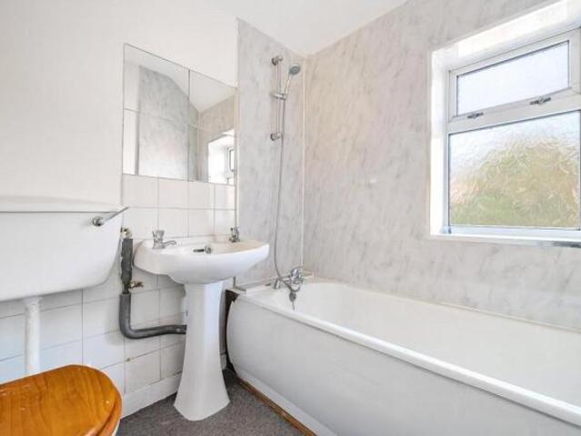 3 bedroom semi detached house for rent in Hill Street, Reading, RG1