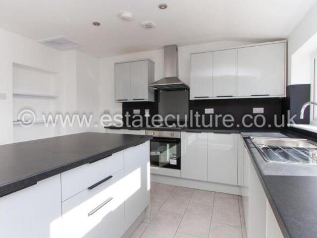 3 bedroom semi detached house for rent in Hockett Street, Coventry, CV3