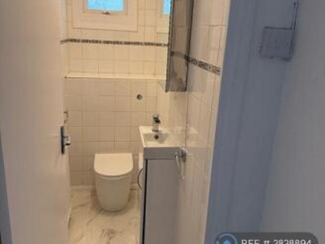 3 bedroom semi detached house for rent in Hockwell Ring, Luton, LU4