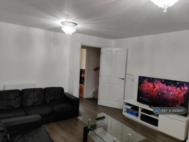 3 bedroom semi detached house for rent in Holt Avenue, Milton Keynes, MK10