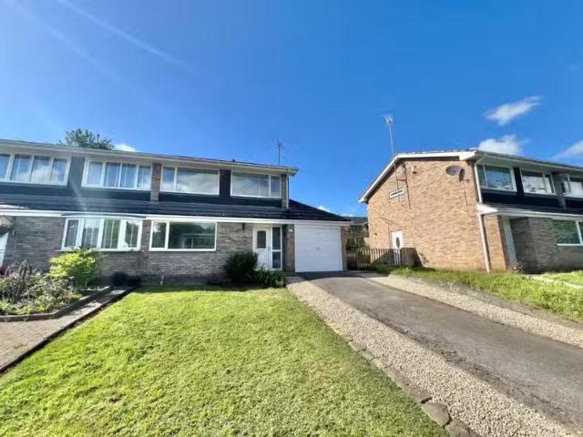 3 bedroom semi detached house for rent in Hollowdene, Crook, D.