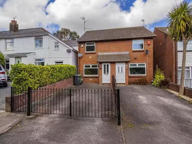 3 bedroom semi detached house for rent in Hollybush Road, Cync.