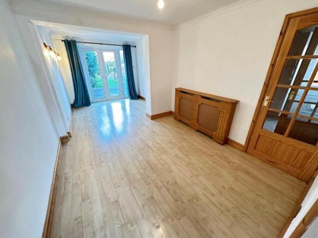 3 bedroom semi detached house for rent in Holmbrook Avenue, Luton, Bedfordshire, LU3 2AS, LU3