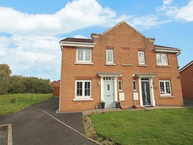 3 bedroom semi detached house for rent in Holmecroft Chase, Westhoughton, BL5