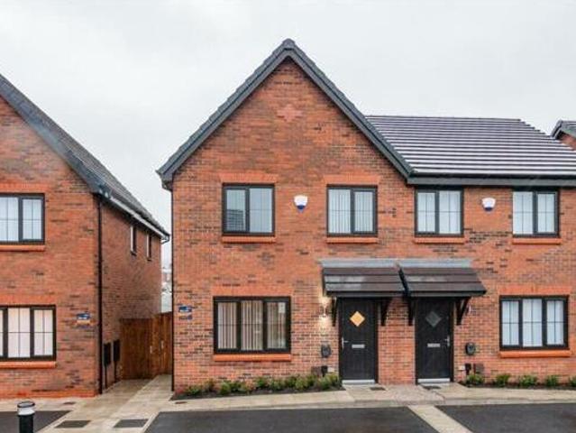 3 Bedroom Semi detached House For Rent In Horwich