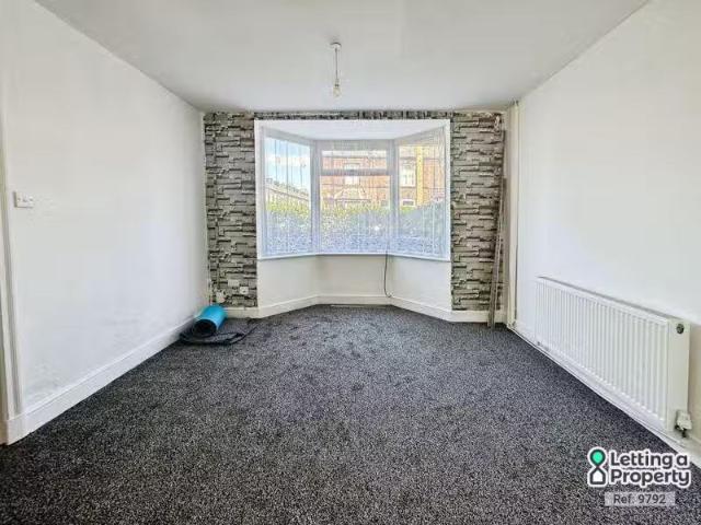 3 bedroom semi detached house for rent in Hornby Street, Bury.