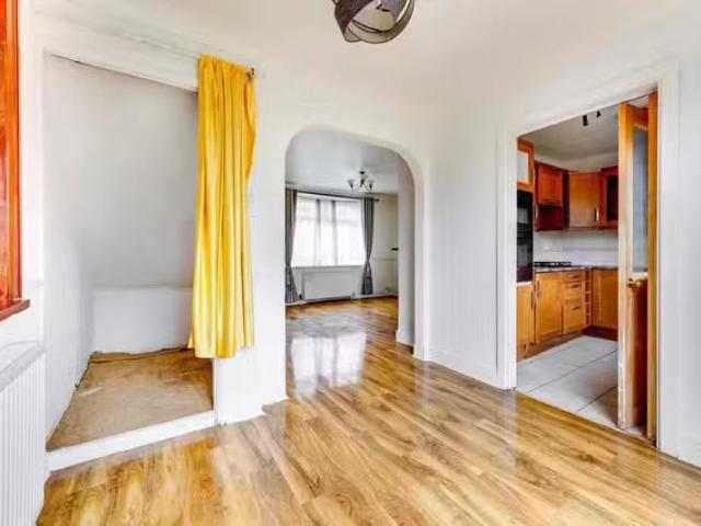 3 bedroom semi detached house for rent in Horsell Road Opringt.