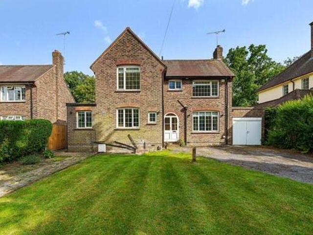 3 Bedroom Semi detached House For Rent In Horsell, Woking