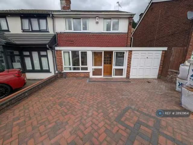 3 bedroom semi detached house for rent in Hough Road, Birmingh.