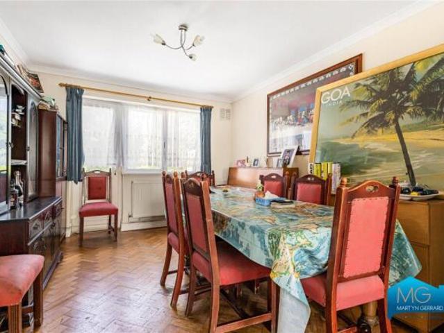 3 bedroom semi detached house for rent in Howard Walk, London, N2