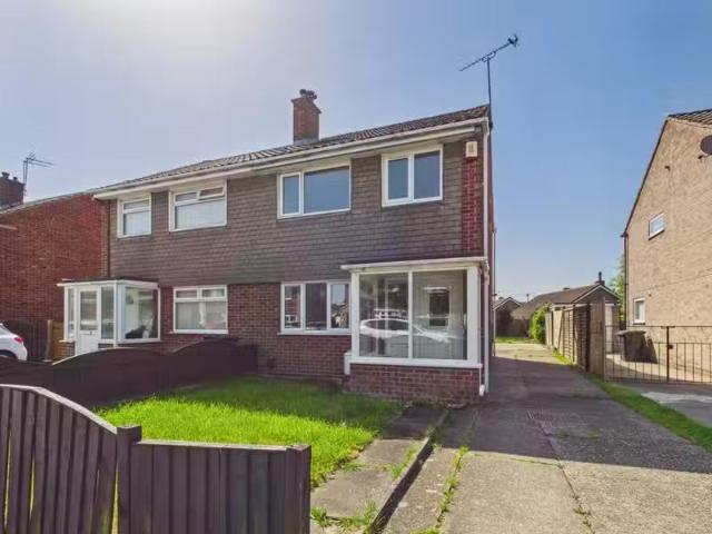 3 bedroom semi detached house for rent in Hoylake Court, Mickl.