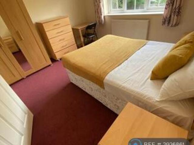 3 bedroom semi detached house for rent in Hunts Close, Guildford, GU2