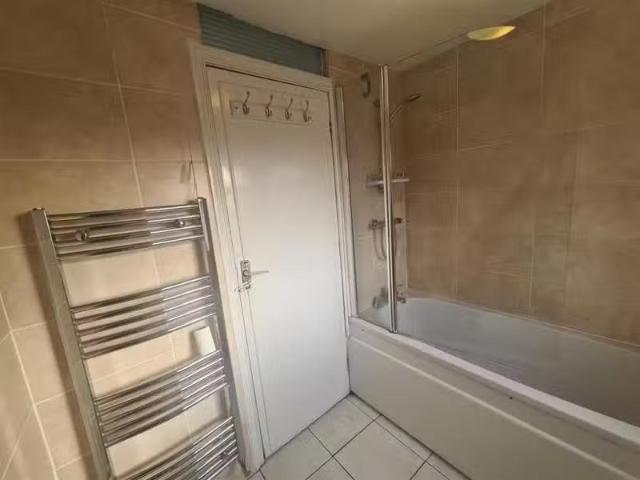 3 bedroom semi detached house for rent in Hugh Road, Smethwick.