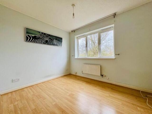 3 bedroom semi detached house for rent in Hugo Drive, Swindon, Wiltshire, SN25