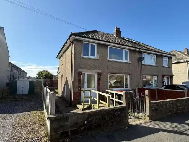 3 bedroom semi detached house for rent in Hutton Crescent, Mor.