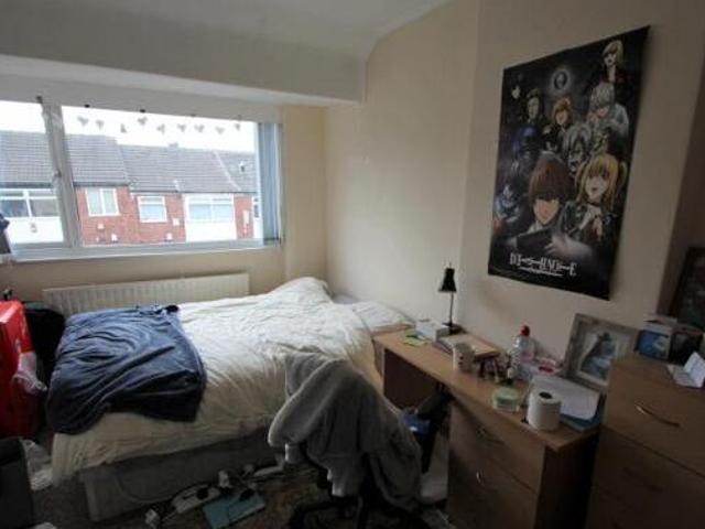3 Bedroom Semi detached House For Rent In Hyde Park