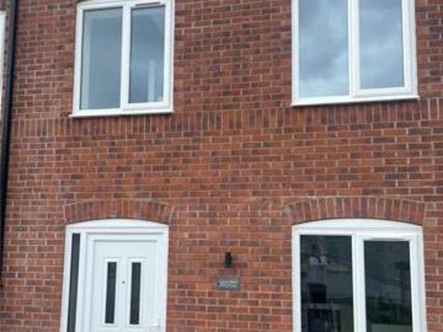 3 Bedroom Semi detached House For Rent In Hyde