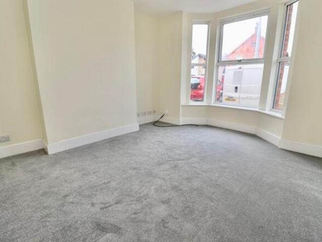 3 bedroom semi detached house for rent in Hykeham Road, Lincoln, LN6