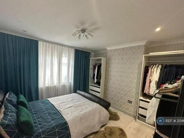 3 Bedroom Semi detached House For Rent In Ilford