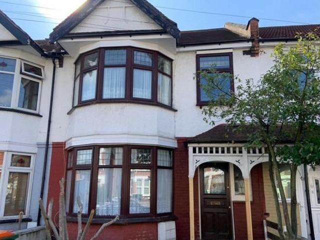 3 Bedroom Semi detached House For Rent In Ilford, London