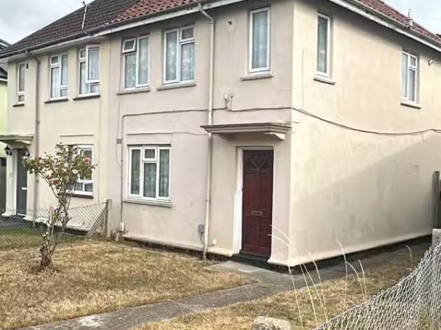 3 bedroom semi detached house for rent in Ingoldsby Road, Grav.