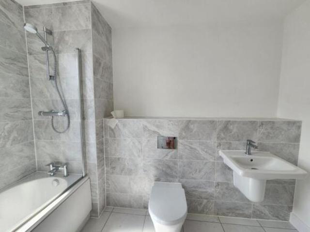 3 bedroom semi detached house for rent in Iris Crescent, Seacroft, LS14
