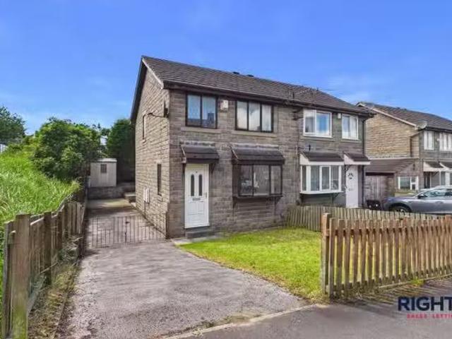 3 bedroom semi detached house for rent in Irwell Street, Bradf.