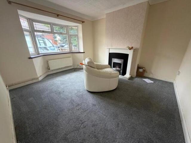3 bedroom semi detached house for rent in Jeffrey Avenue, Wolverhampton, WV4
