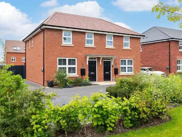 3 bedroom semi detached house for rent in Jones Grove, CV33