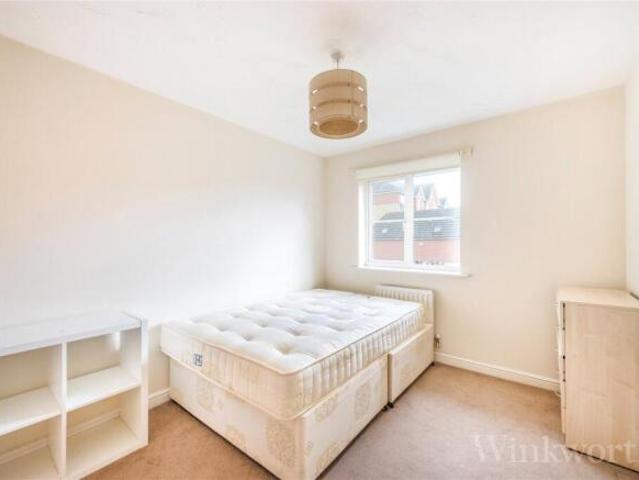 3 bedroom semi detached house for rent in Joseph Hardcastle Close, New Cross, London, SE14