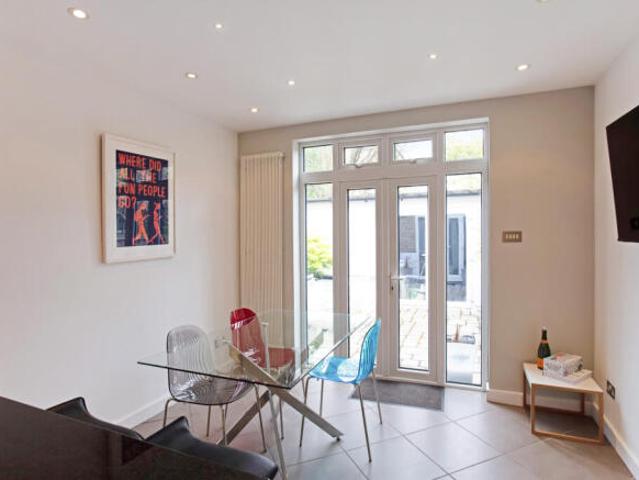 3 bedroom semi detached house for rent in Kent Road, Chiswick, London, W4