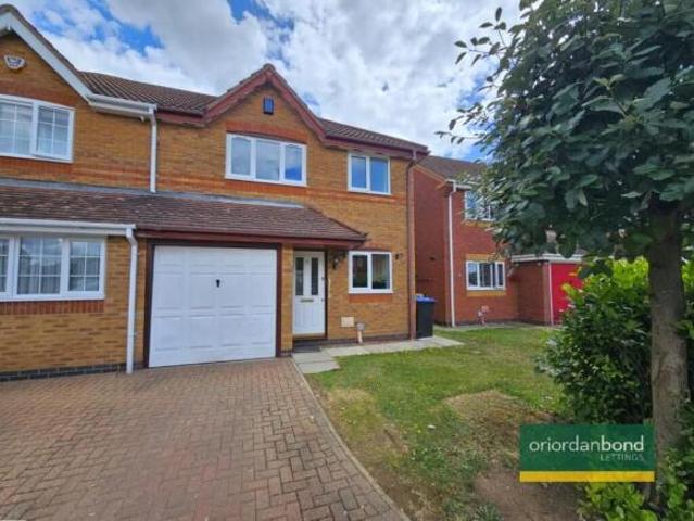 3 bedroom semi detached house for rent in Kentford Close, East Hunsbury, Northampton NN4