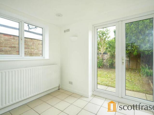 3 bedroom semi detached house for rent in Kendall Crescent, OX2