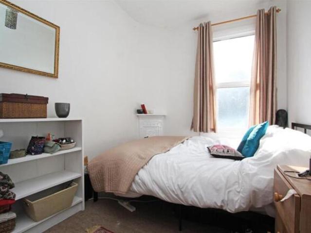 3 bedroom semi detached house for rent in Kenlor Road, Tooting, SW17