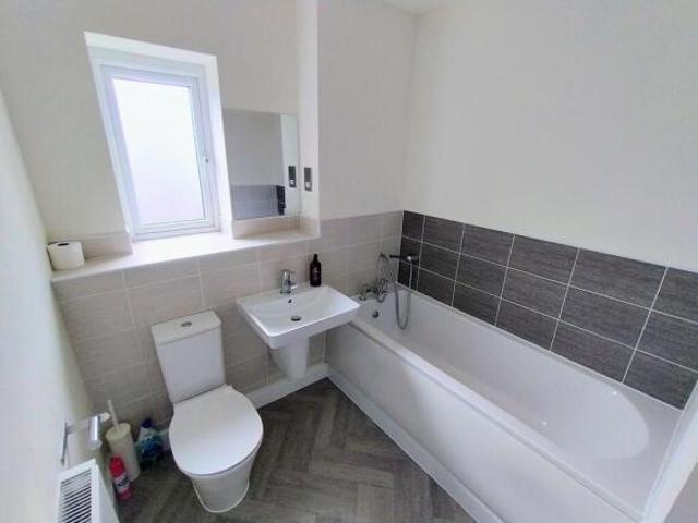 3 bedroom semi detached house for rent in Kellingley Gardens, Bilston, Wolverhampton, WV14