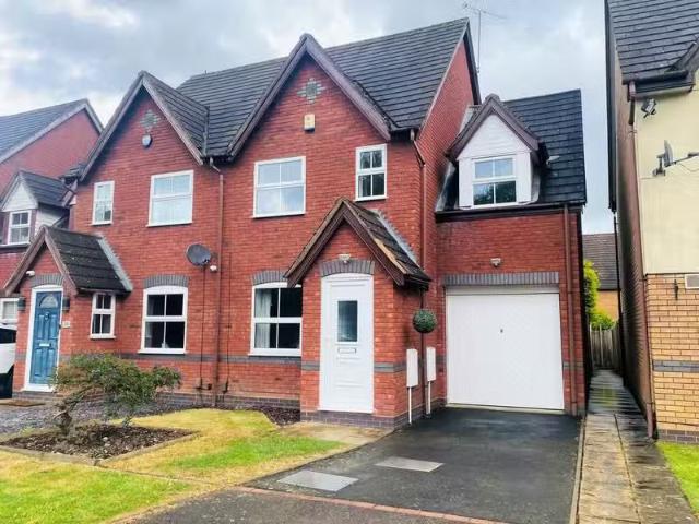 3 bedroom semi detached house for rent in Kerswell Drive, Shir.