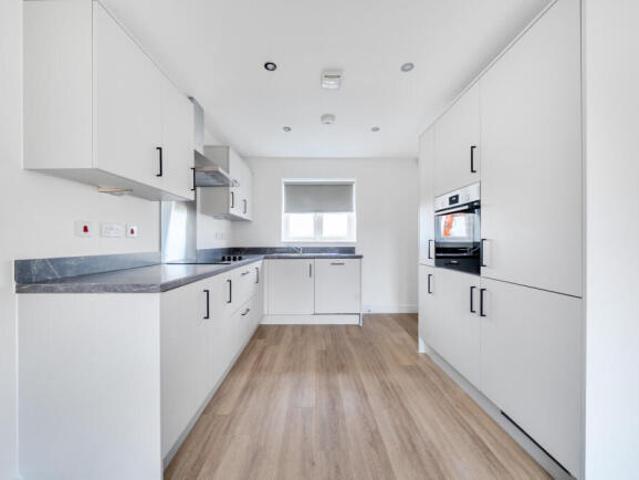 3 bedroom semi detached house for rent in Kingfisher Drive, Northampton, Upton, NN5