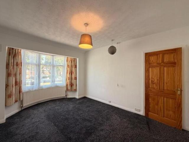 3 bedroom semi detached house for rent in Kings Road, Sutton Coldfield, B73